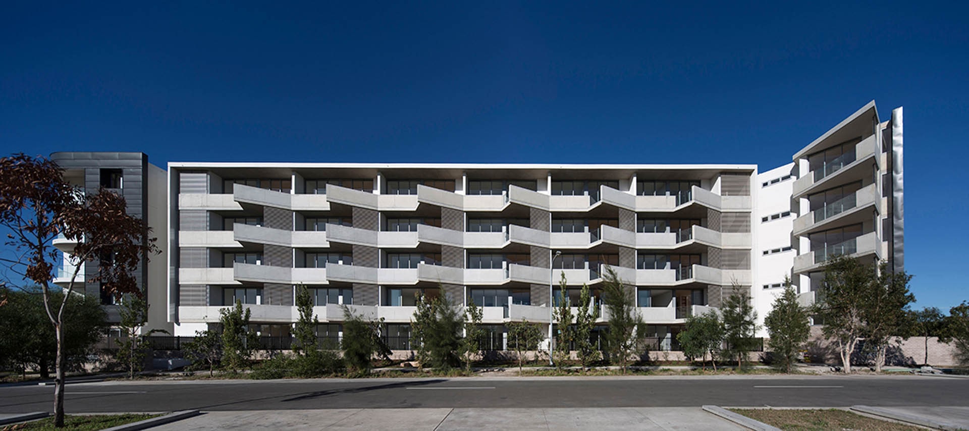 Sculptures By the Sea, Solis Apartment Block